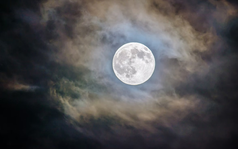 Moon Phenomena: Why is the Moon Flashing Light at Us – Perfectway.me
